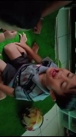 Abang Vino lagi main sama Dede Rafan teman teman 😘 - YouTube