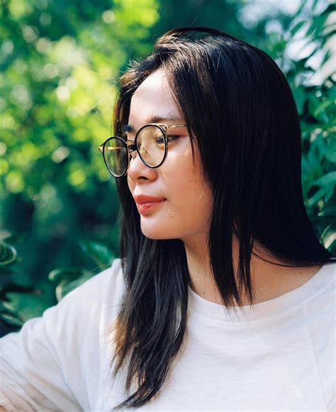 Woman Facing Away Photos Download The Best Free Woman Facing Away