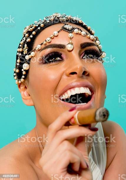 Putri Dengan Tiara Foto Stok Unduh Gambar Sekarang Bagian Tubuh