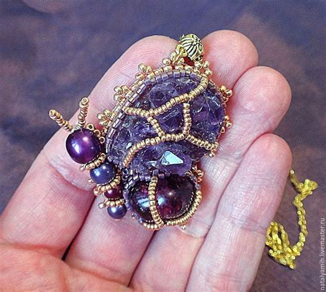 Купить Кулон Бабочка вышитый бисером с аметистом фиолетовый золотой тёмно фиолетовый кулон