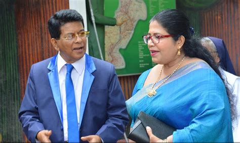 Chamika පිපුණු මලක හැඩ එගොඩහ ගං ඉවුරේ තාරුකා එළි ඉගි බිගි කරනා සුළගේ ලෙළෙනා සඳ