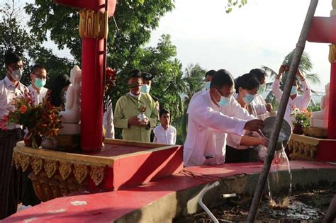 မွန်ပြည်နယ်စီမံအုပ်ချုပ်ရေးကောင်စီဥက္ကဋ္ဌ ကဆုန်လပြည့်နေ့ ညောင်ရေသွန်းလောင်းပွဲ အခမ်းအနားသို့တက