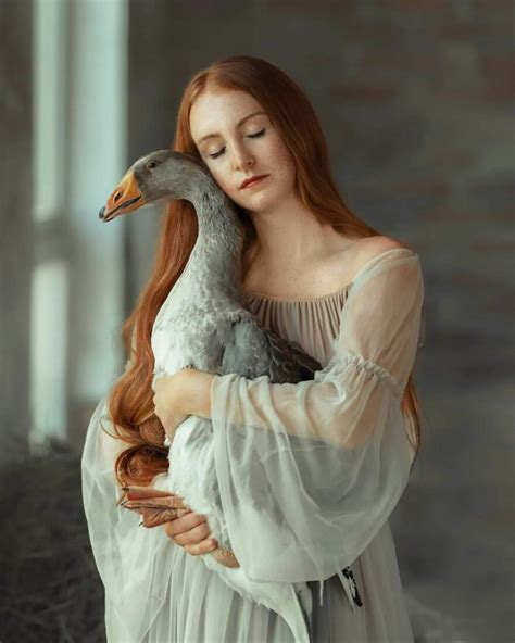 ФОТО Хүн ба амьтны хоорондох хүчтэй холбоо гэрэл зурагт хэрхэн буув