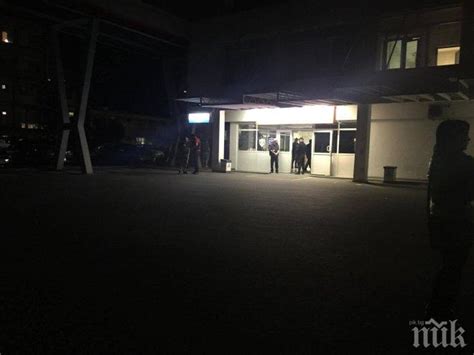 ЕКСКЛУЗИВНО В ПИК Мутрите на Митьо Очите окупираха Спешното в Бургас Вижте какво става пред