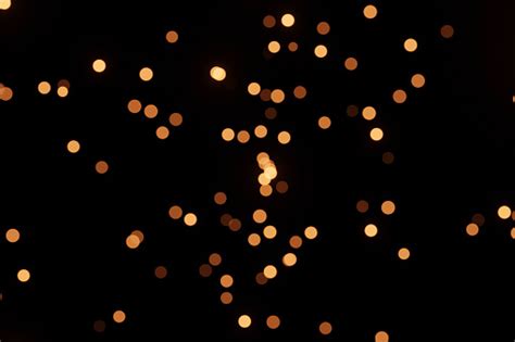 검은 배경에 초점을 맞춘 보케 조명 추상적 자연적으로 흐린 배경 0명에 대한 스톡 사진 및 기타 이미지 0명 1위 개념 Istock