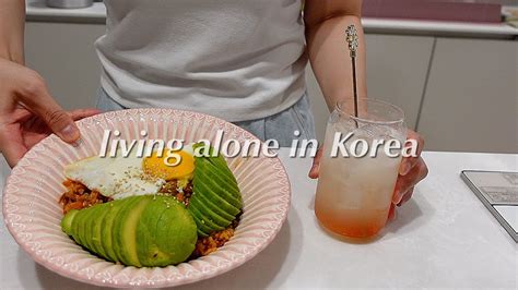 Eng Vlog 장보고 집밥해먹는 집순이 브이로그 1인가구 식재료 오래 보관하는 방법 아보카도연어메밀김밥 연어포케샐러드 아보카도 김치볶음밥 애호박국수 에이밍