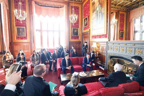 Монгол Улсын Их Хурлын дарга Д Амарбаясгалан Британийн Парламентын Нийтийн танхимын дарга Л Хойл