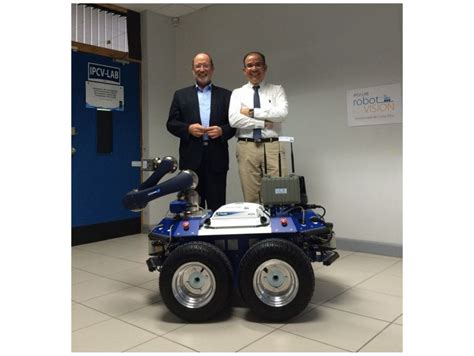Ipcv Lab Acquired Seekur Jr Rover From Mobile Robots Inc Image Processing And Computer