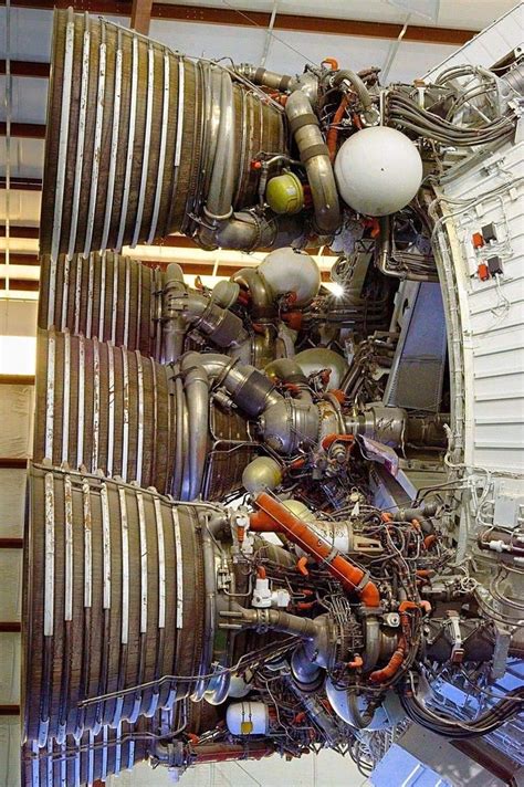 The Five J 2 Engines In The Saturn V S Ii Stage Rocket Engine