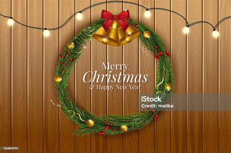 크리스마스와 새해 화환과 딸기로 장식 된 현실적인 찾고 크리스마스 트리 가지의 국경 12월에 대한 스톡 벡터 아트 및 기타 이미지 12월 가문비나무 겨울 Istock