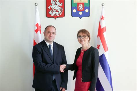 საქართველოს საქართველოს განათლების მეცნიერებისა და ახალგაზრდობის მინისტრმა გივი მიქანაძემ