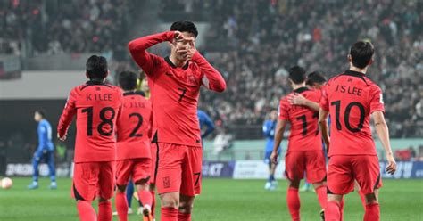 손흥민 찰칵 세리머니 사진