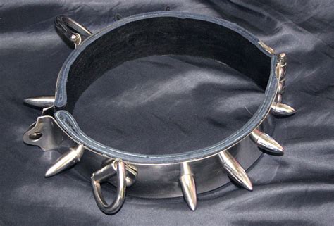 Pin By 𝔪𝔬𝔬𝔫 𝔠𝔥𝔞𝔰𝔢𝔯 ⭒ ☽ On срач 30 In 2025 Collar Goth Leather Collar