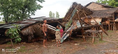 ပန်းတနော်မြို့နယ်တွင် လေပြင်းတိုက်ခတ်ပြီး မိုးရွာသွန်းမှုကြောင့် လူနေအိမ် ၁၂ လုံး အမိုးလန် ပြိုက