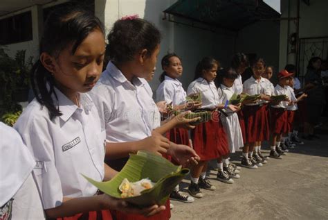 ΕΚΠΑΙΔΕΥΣΗ ΤΗΣ ΙΝΔΟΝΗΣΙΑΣ ΓΙΑ ΤΑ ΑΤΟΜΑ ΜΕ ΕΙΔΙΚΈΣ ΑΝΆΓΚΕΣ Εκδοτική εικόνα εικόνα από 32604785