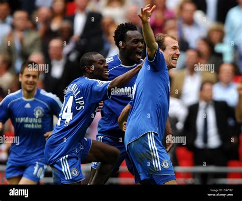 L R Chelseas Shaun Wright Phillips John Obi Mikel And Arjen Robben Celebrate At The Final