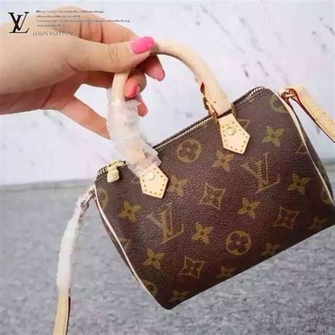 Lv礼品袋折纸礼品袋包装礼品袋大山谷图库