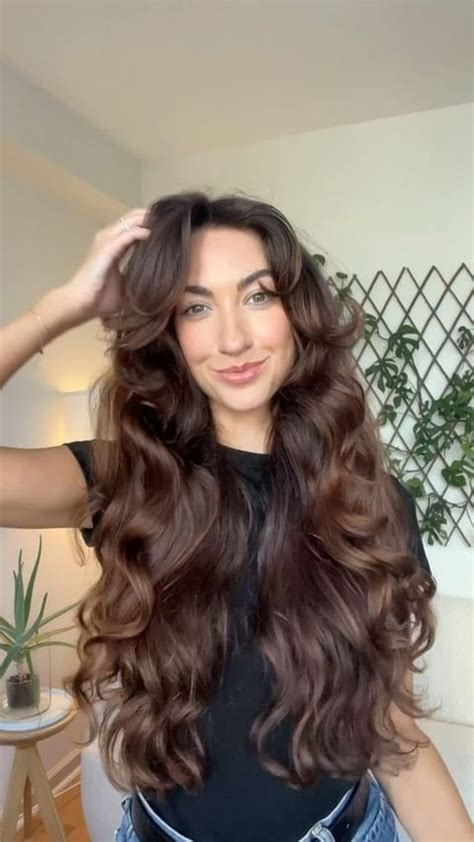 32 Lovely Wavy Hair Ideas That Will Put The Focus On You