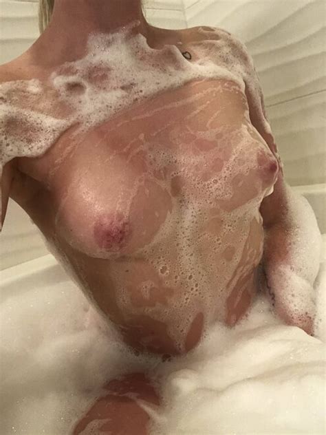 Bubble Baths And Tan Lines Go Great Together Porn Pic Eporner