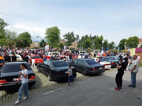 თელავში ისტორიული მანქანების გამოფენა იმართება ფოტოები Knews Ge