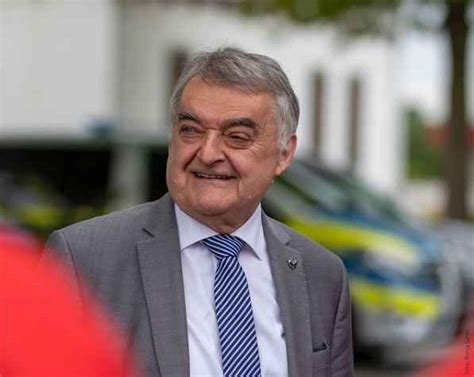 Herbert Reul Krankheit Vermögen Eltern Alter Ehefrau Kinder