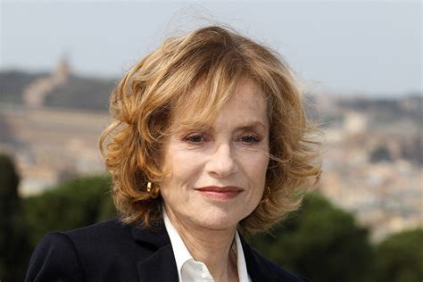 Isabelle Huppert Succombe Son Tour La Tendance De La Robe Transparente