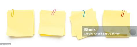 흰색 배경에 격리 된 정보 판용 종이 노란색 메시지 스티커 일정 또는 통지 템플릿 스티커 메모 0명에 대한 스톡 사진 및 기타