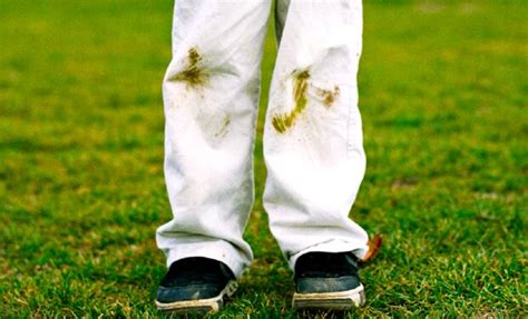 Як відіпрати плями від трави з одягу