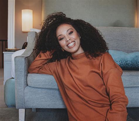 Contact Robyn Thomas