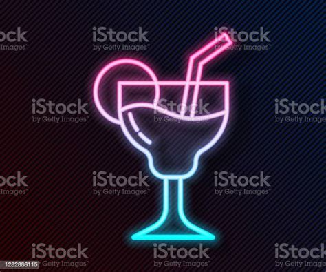 빛나는 네온 라인 칵테일과 검은 배경에 고립 된 알코올 음료 아이콘 벡터 0명에 대한 스톡 벡터 아트 및 기타 이미지 0명