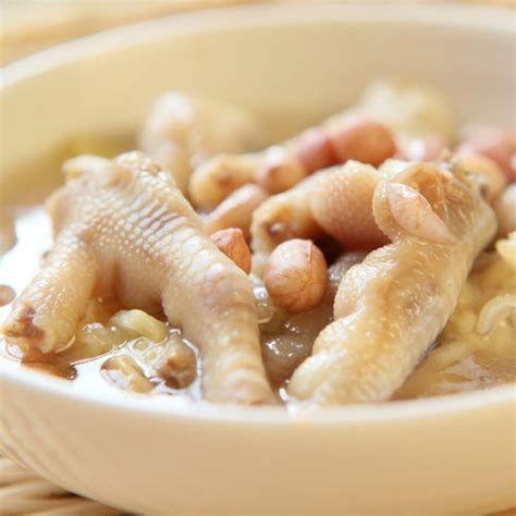 Nutritious Chicken Feet Soup