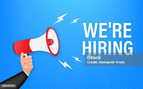 우리는 웹 배너를 고용하고 있습니다 메가폰 우리는 녹색 배경에 연설을 고용하고 있습니다 벡터 스톡 일러스트레이션입니다 객실 있음에 대한 스톡 벡터 아트 및 기타 이미지