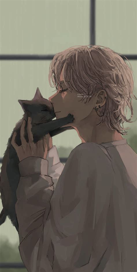 Фото Парень держит кошку на руках