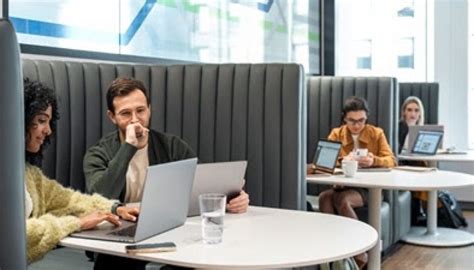 Access Point Wi Fi 7 Con Unica Licenza Di Abbonamento Intelligenza Artificiale E Demenza Naturale