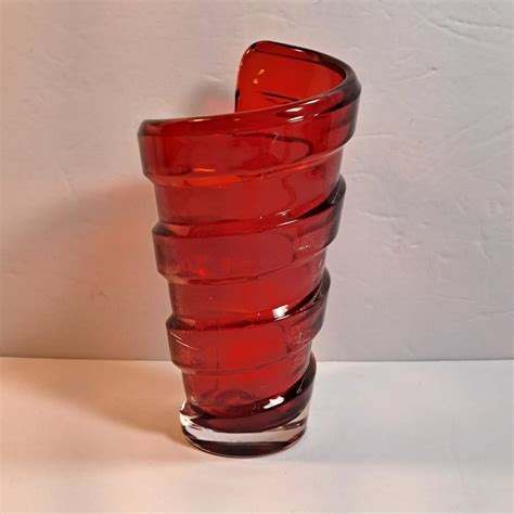 Vintage Ruby Red Spiral Swirl Art Glass Vase 9 Unmarked Centerpiece
