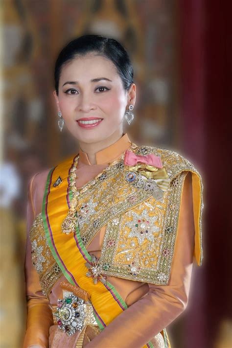 ร 10พระราชทานพระฉายาลักษณ์สมเด็จพระราชินีเผยแพร่เพื่อเฉลิมพระเกียรติ