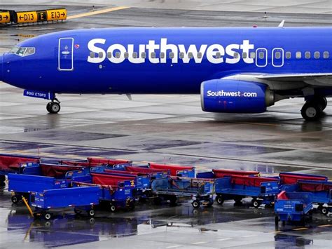 Off Duty Pilot Helps Lands Plane After Captain Falls Ill Las Vegas