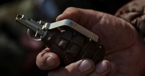 창원 야산서 주민이 수류탄 2발 발견6·25 전쟁 때 사용 추정