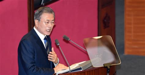 불평등 키우는 과거로 돌아갈 수 없어 소득주도성장 유지