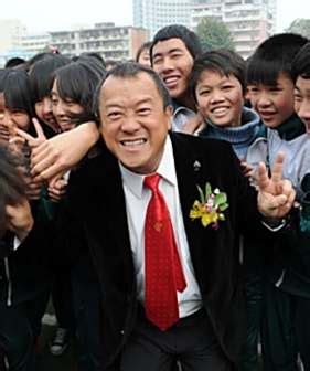 曾志伟（中国香港男演员、导演、编剧，大湾区航空董事会成员） 百度百科