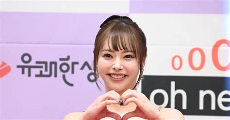 日성인배우 오구라 유나 韓 황금촬영상 시상식 감사패 받아 깜짝 왜