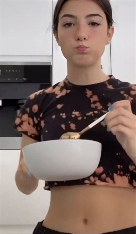 TikTok Charli Damelio Fotos De Baile Fotos De Famosos Fotos De Chicas Guapas