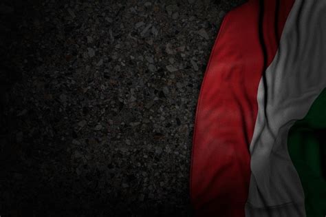 당신의 텍스트에 대한 무료 장소어두운 아스팔트에 큰 주름 헝가리 국기의 귀여운 어두운 사진 어떤 잔치 플래그 3d 그림 3차원 형태에 대한 스톡 사진 및 기타 이미지