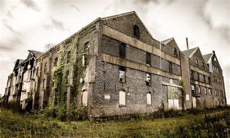 Top 7 Haunted Abandoned House Around The World Just Check It