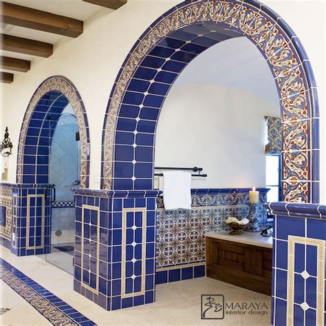 Spanish Arches In This Tiled Bathroom Handpainted Tiles Designed By