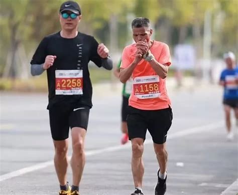 Chain Smoking Runner Uncle Chen Puffs On 42 Cigs During Marathon And