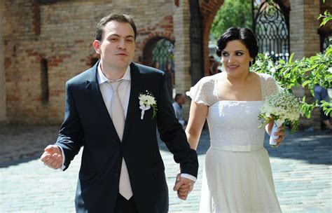 Bernardinų Bažnyčioje Susituokė Tv3 žinių Vedėja Renata Šakalytė Ir Viktoras Jakovlevas