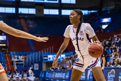 Kansas Is Soaring Behind Taiyanna Jackson