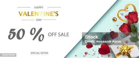 빨간 장미 금리본과 하트가 있는 선물이 푸른 표면에 놓여 있습니다 플랫 레이 발렌타인 데이 생일 3 월 8 일 또는 Weddingtemplate 엽서 디자인에 대한 축하의