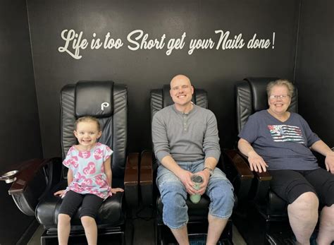 LG Nails Visit Marshall